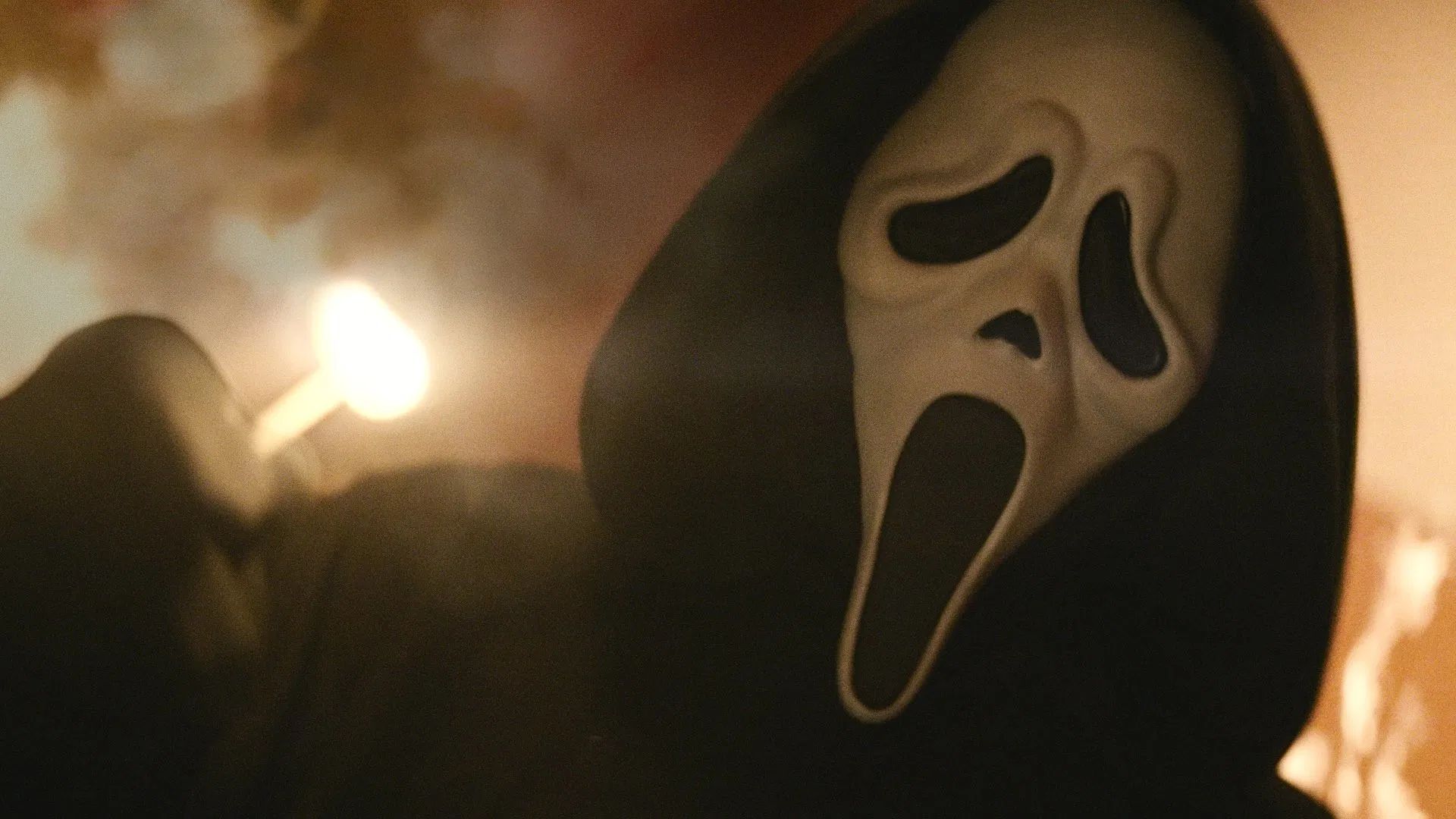 Ghostface persegue a filha de Sidney no trailer final de Pânico 7 ...