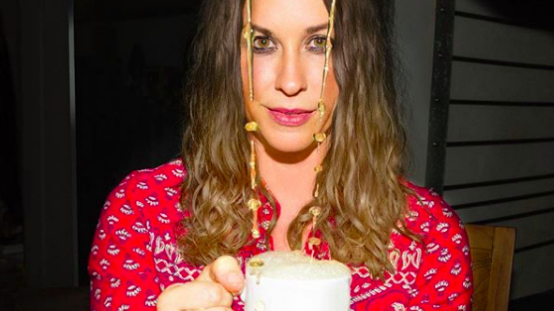 Após 9 anos sem lançamentos, Alanis Morissette retorna às paradas com a ...
